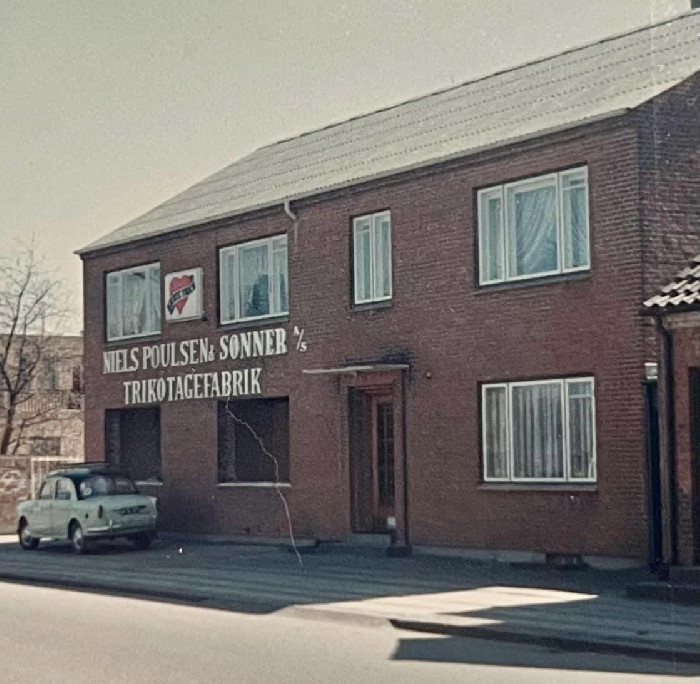 NIELS POULSEN & SØNNER :: ikastigamledage.dk